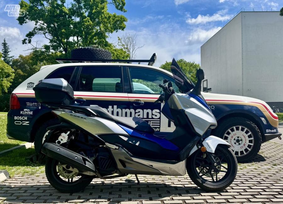 Pelēks Honda Forza 2017 Kauņa, ar dzinēja tilpumu 0.13 L un nobraukumu 14 tūkst. km par 2950 €, foto 1 vietnē AUTOMOTO.COM.LV