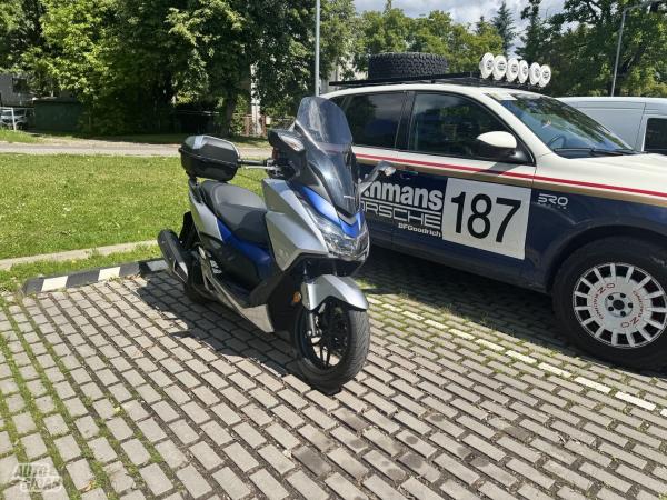 Pelēks Honda Forza 2017 Kauņa, ar dzinēja tilpumu 0.13 L un nobraukumu 14 tūkst. km par 2950 €, foto 6 vietnē AUTOMOTO.COM.LV