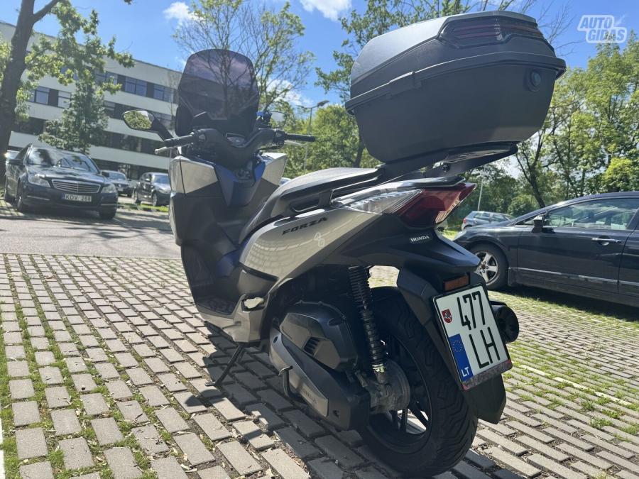 Pelēks Honda Forza 2017 Kauņa, ar dzinēja tilpumu 0.13 L un nobraukumu 14 tūkst. km par 2950 €, foto 7 vietnē AUTOMOTO.COM.LV