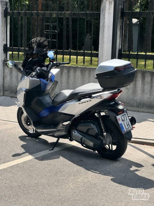 Pelēks Honda Forza 2017 Kauņa, ar dzinēja tilpumu 0.13 L un nobraukumu 14 tūkst. km par 2950 €, foto 9 vietnē AUTOMOTO.COM.LV