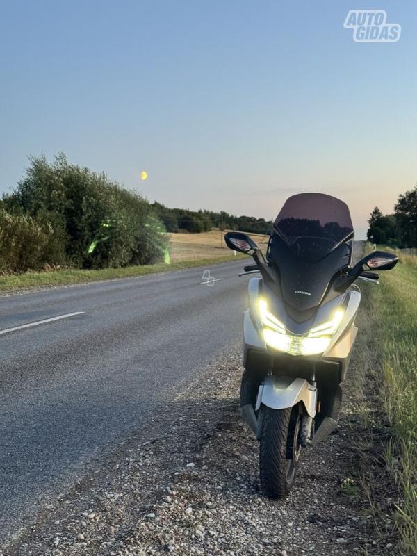 Pelēks Honda Forza 2017 Kauņa, ar dzinēja tilpumu 0.13 L un nobraukumu 14 tūkst. km par 2950 €, foto 11 vietnē AUTOMOTO.COM.LV