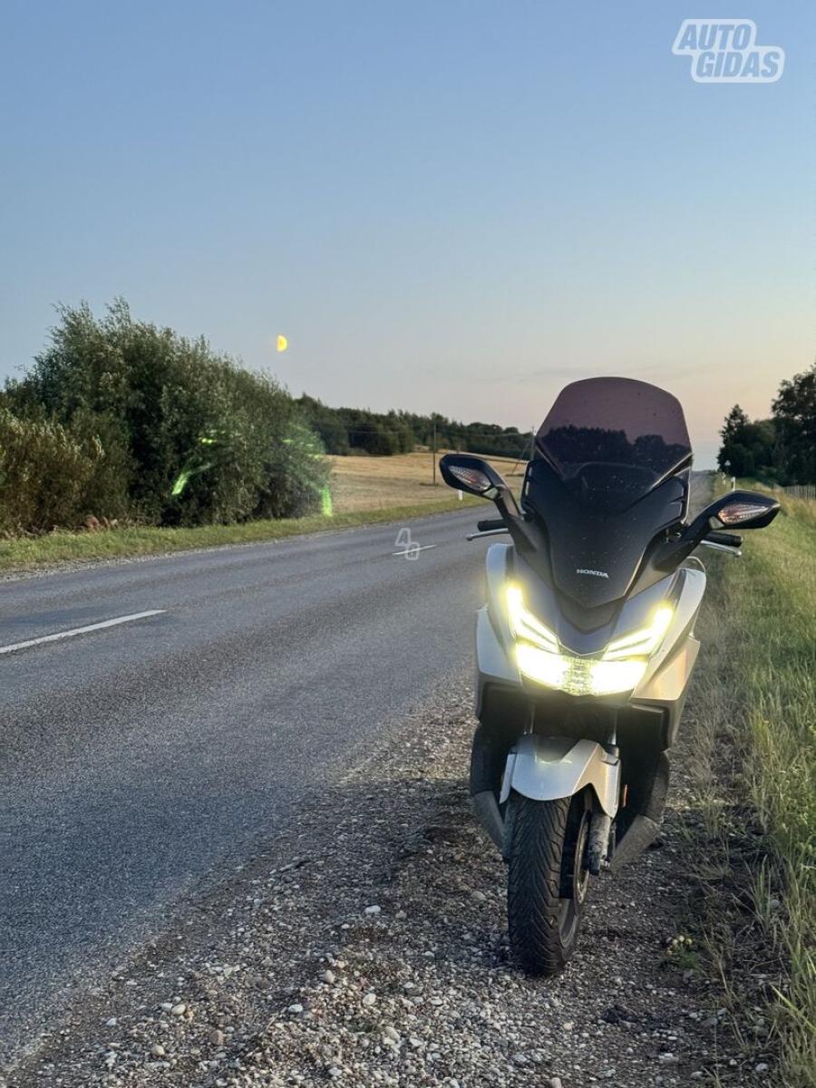 Pelēks Honda Forza 2017 Kauņa, ar dzinēja tilpumu 0.13 L un nobraukumu 14 tūkst. km par 2950 €, foto 11 vietnē AUTOMOTO.COM.LV