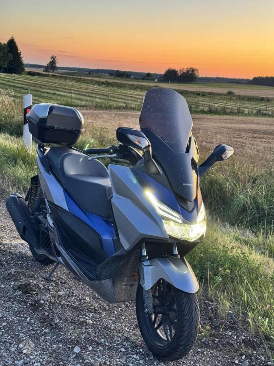 Grey Honda Forza 2017 in Kaunas, with an engine capacity of 0.13 L and mileage of 14 thousand km for 2950 €, photo 13 on AUTOMOTO.COM.LV