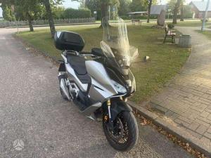 Grey Honda Forza 2021 in Kaunas, with an engine capacity of 0.75 L and mileage of 9 thousand km for 6500 €, photo 4 on AUTOMOTO.COM.LV