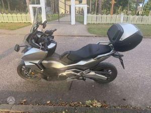 Grey Honda Forza 2021 in Kaunas, with an engine capacity of 0.75 L and mileage of 9 thousand km for 6500 €, photo 5 on AUTOMOTO.COM.LV