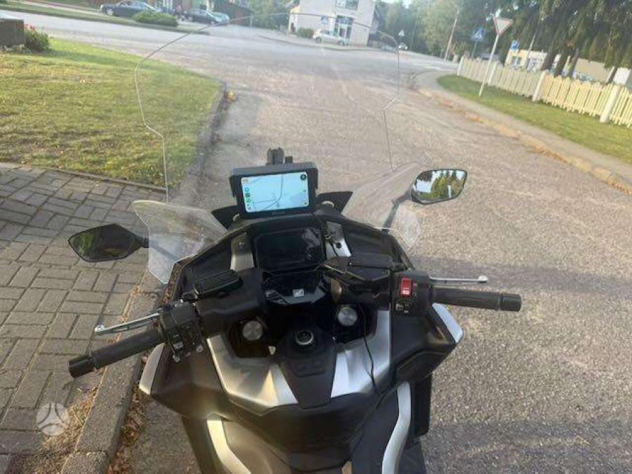 Grey Honda Forza 2021 in Kaunas, with an engine capacity of 0.75 L and mileage of 9 thousand km for 6500 €, photo 7 on AUTOMOTO.COM.LV
