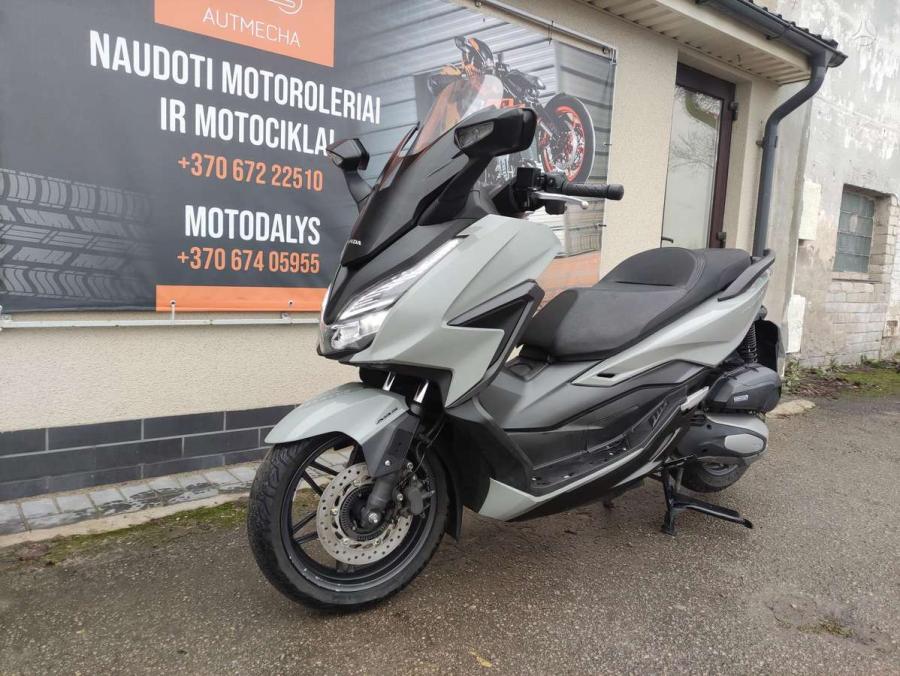 Grey Honda Forza 2022 in Panevezys, with an engine capacity of 0.13 L and mileage of 16 thousand km for 3400 €, photo 3 on AUTOMOTO.COM.LV