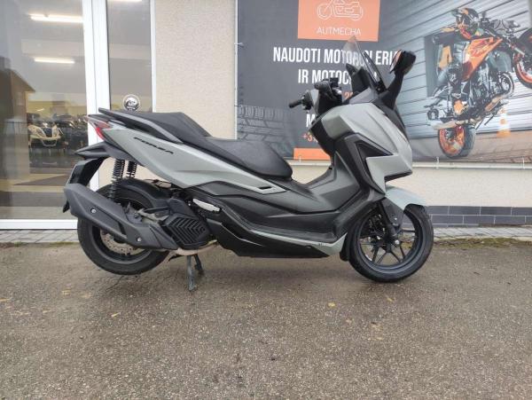 Pelēks Honda Forza 2022 Panevēža, ar dzinēja tilpumu 0.13 L un nobraukumu 16 tūkst. km par 3400 €, foto 3 vietnē AUTOMOTO.COM.LV