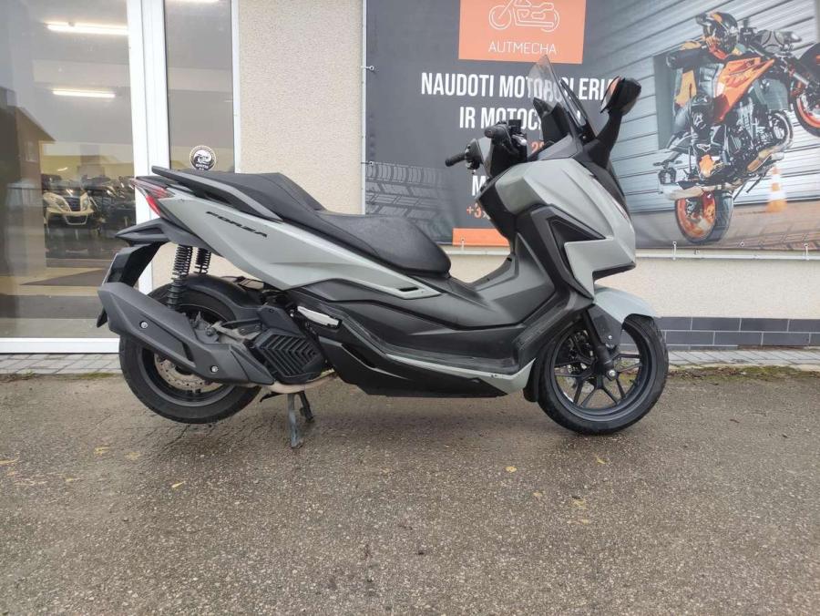 Grey Honda Forza 2022 in Panevezys, with an engine capacity of 0.13 L and mileage of 16 thousand km for 3400 €, photo 4 on AUTOMOTO.COM.LV