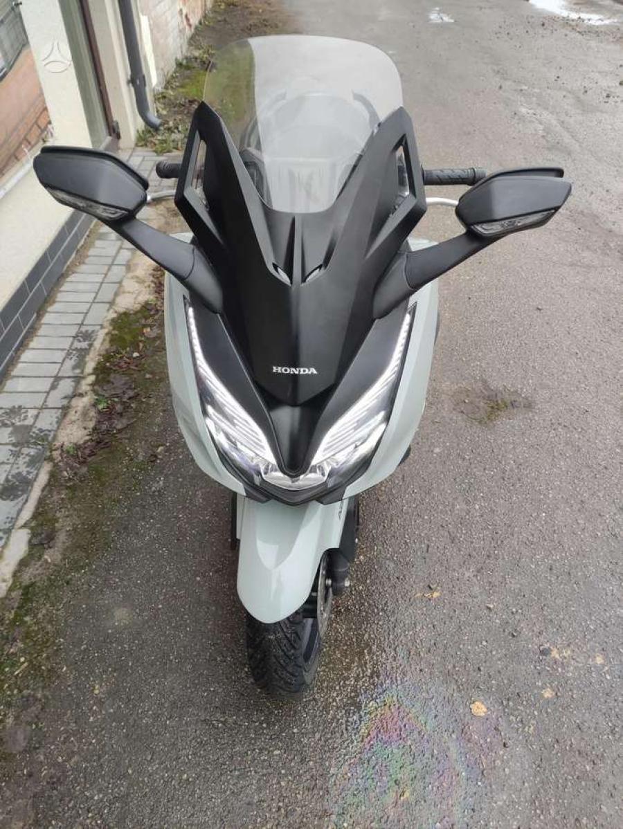 Grey Honda Forza 2022 in Panevezys, with an engine capacity of 0.13 L and mileage of 16 thousand km for 3400 €, photo 6 on AUTOMOTO.COM.LV