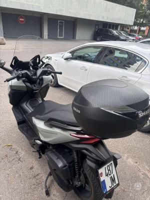 Grey Honda Forza 2024 in Vilnius, with an engine capacity of 0.13 L and mileage of 2 thousand km for 4500 €, photo 4 on AUTOMOTO.COM.LV