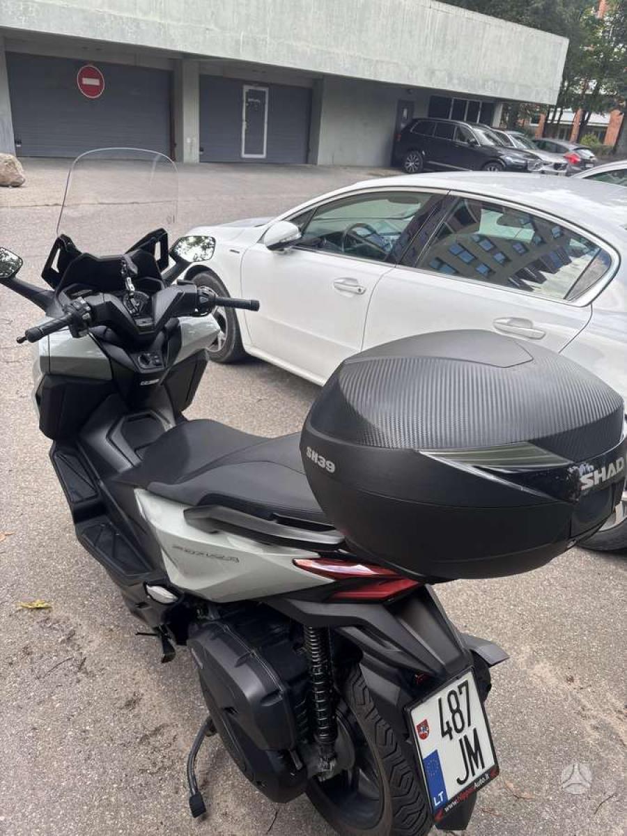 Grey Honda Forza 2024 in Vilnius, with an engine capacity of 0.13 L and mileage of 2 thousand km for 4500 €, photo 4 on AUTOMOTO.COM.LV
