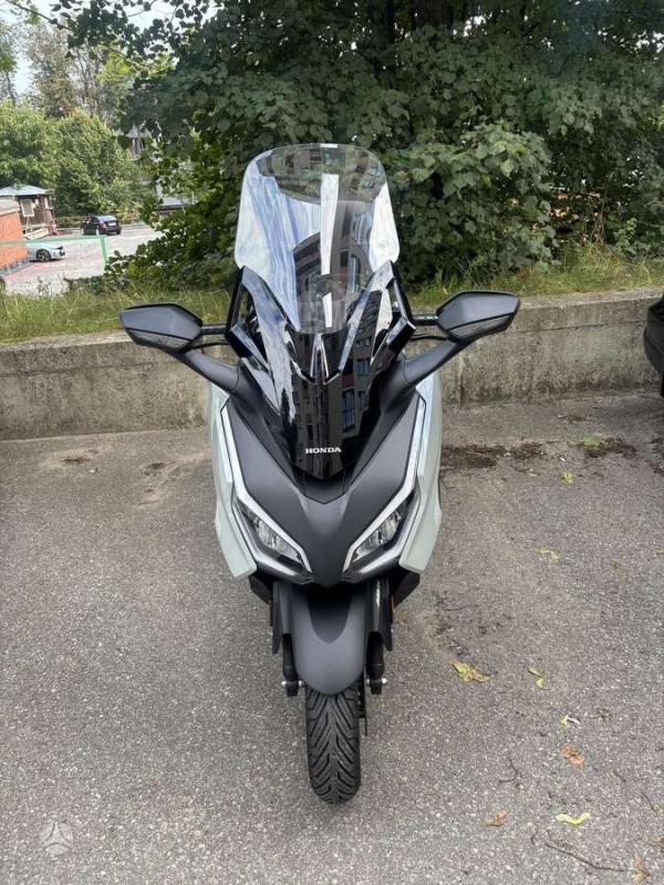 Grey Honda Forza 2024 in Vilnius, with an engine capacity of 0.13 L and mileage of 2 thousand km for 4500 €, photo 5 on AUTOMOTO.COM.LV