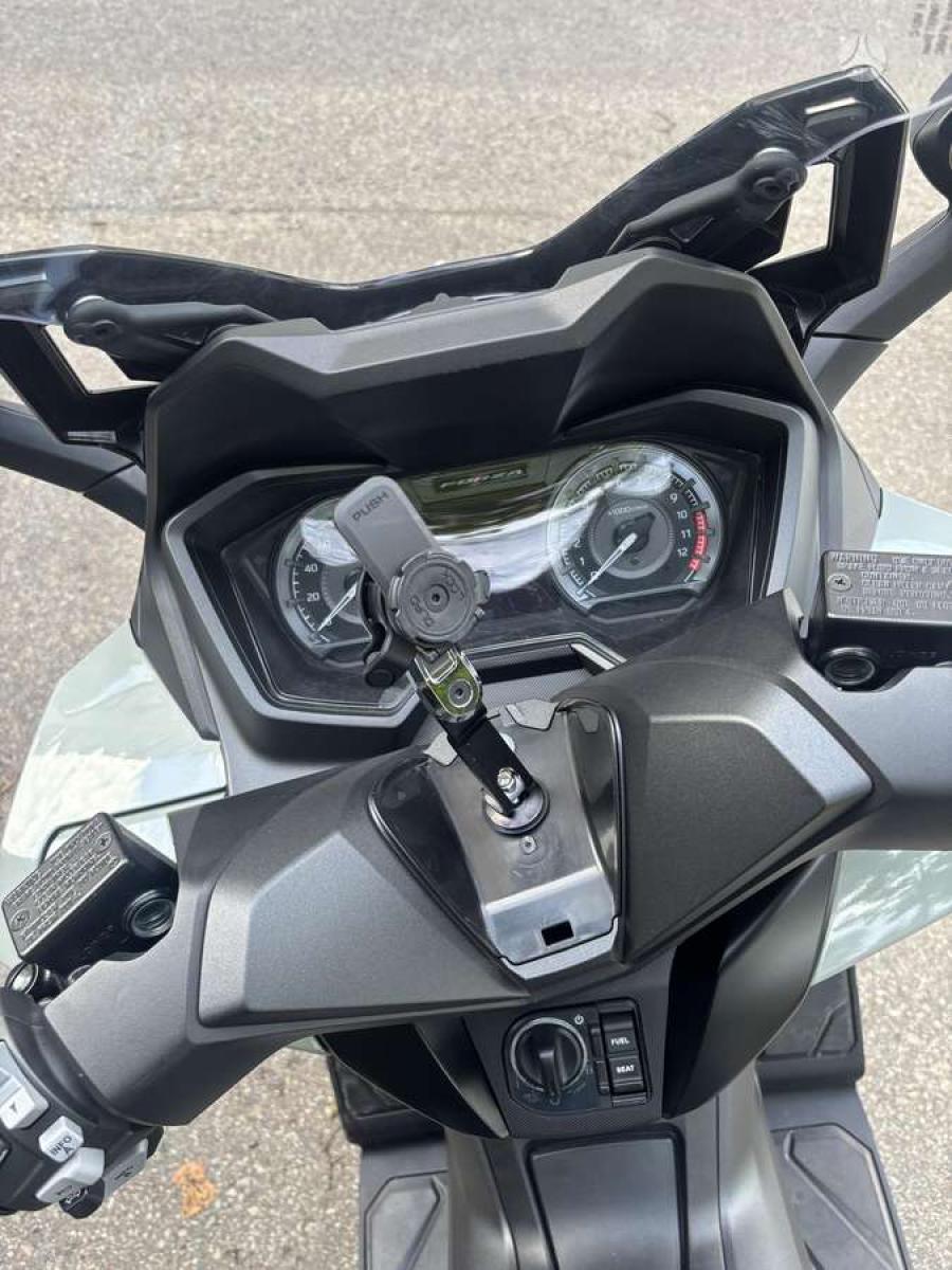 Grey Honda Forza 2024 in Vilnius, with an engine capacity of 0.13 L and mileage of 2 thousand km for 4500 €, photo 7 on AUTOMOTO.COM.LV