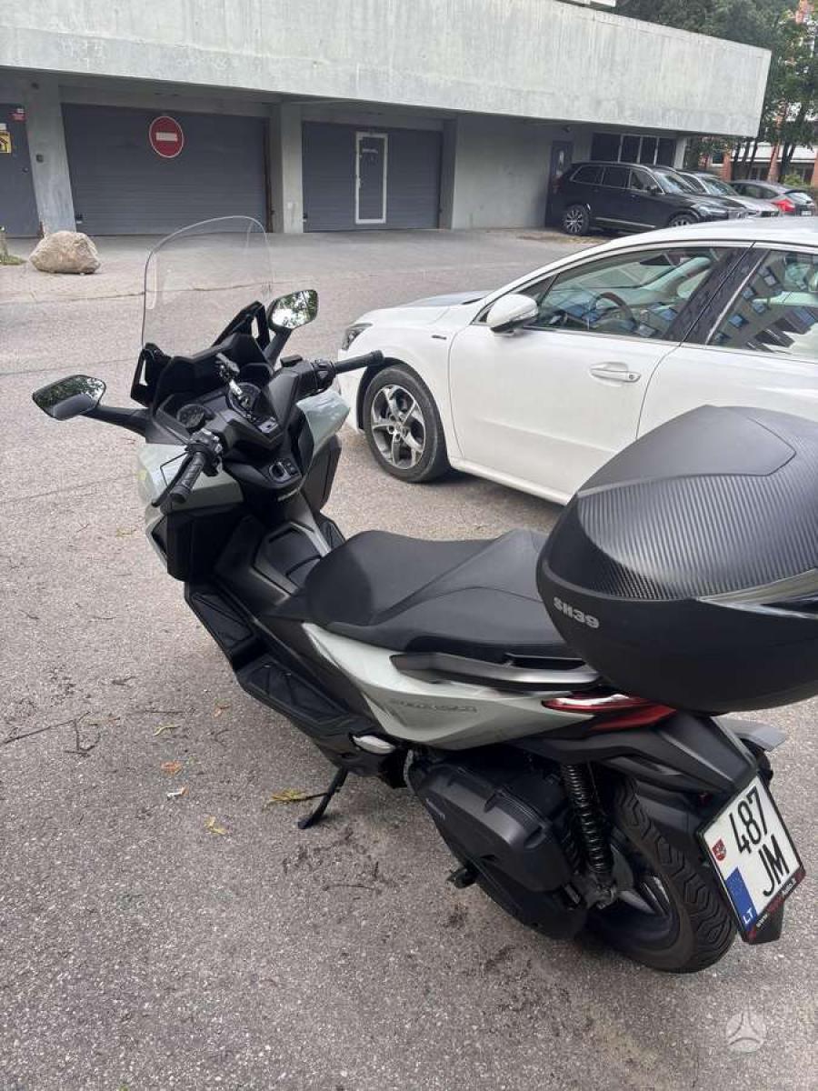 Grey Honda Forza 2024 in Vilnius, with an engine capacity of 0.13 L and mileage of 2 thousand km for 4500 €, photo 9 on AUTOMOTO.COM.LV