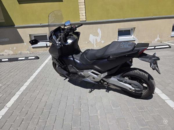Honda Forza 2021 in Vilnius, with an engine capacity of 0.75 L and mileage of 8 thousand km for 4000 €, photo 2 on AUTOMOTO.COM.LV