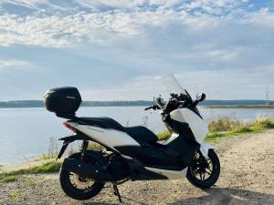 White Honda Forza 2016 in Klaipeda, with an engine capacity of 0.13 L and mileage of 32 thousand km for 2150 €, photo 3 on AUTOMOTO.COM.LV
