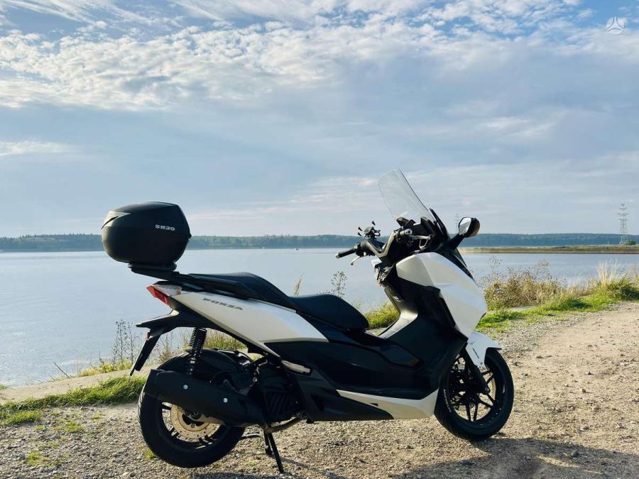 White Honda Forza 2016 in Klaipeda, with an engine capacity of 0.13 L and mileage of 32 thousand km for 2150 €, photo 3 on AUTOMOTO.COM.LV