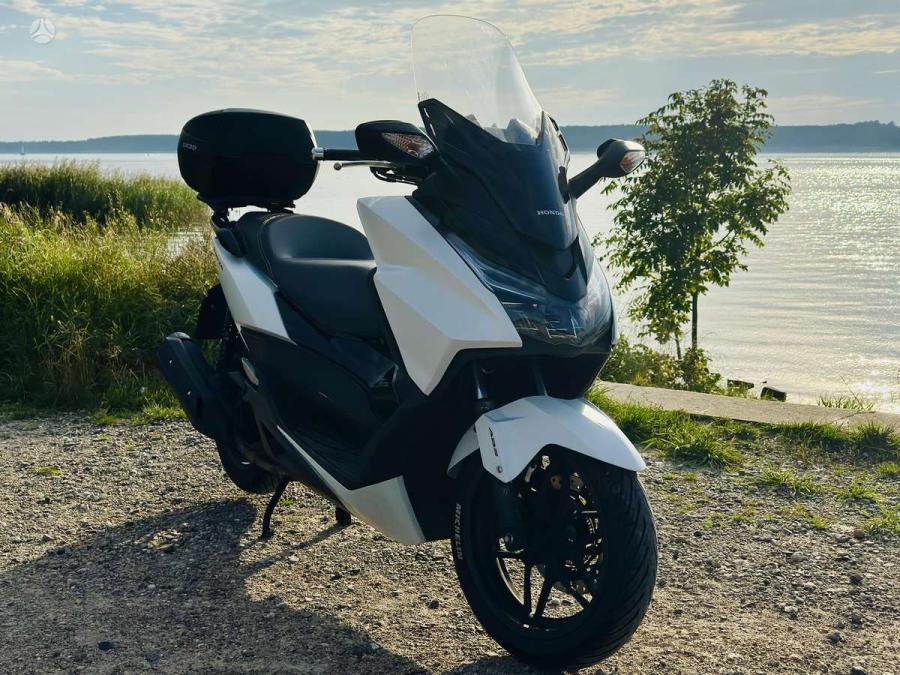 White Honda Forza 2016 in Klaipeda, with an engine capacity of 0.13 L and mileage of 32 thousand km for 2150 €, photo 4 on AUTOMOTO.COM.LV