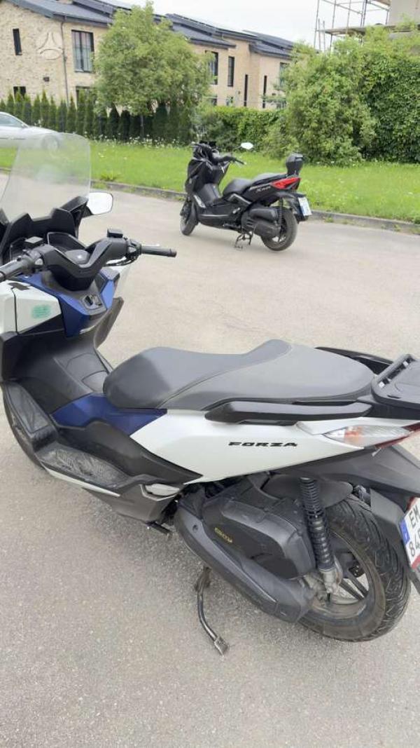 White Honda Forza 2017 in Palanga, with an engine capacity of 0.13 L and mileage of 55 thousand km for 1850 €, photo 2 on AUTOMOTO.COM.LV