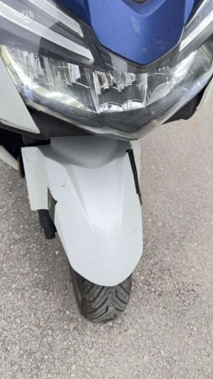 White Honda Forza 2017 in Palanga, with an engine capacity of 0.13 L and mileage of 55 thousand km for 1850 €, photo 4 on AUTOMOTO.COM.LV