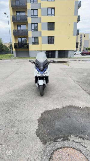 White Honda Forza 2017 in Palanga, with an engine capacity of 0.13 L and mileage of 55 thousand km for 1850 €, photo 5 on AUTOMOTO.COM.LV