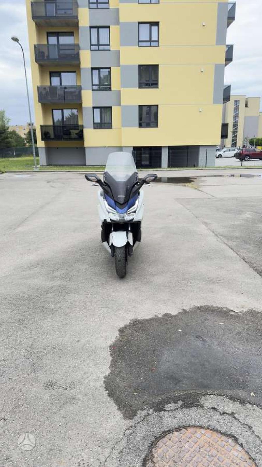 White Honda Forza 2017 in Palanga, with an engine capacity of 0.13 L and mileage of 55 thousand km for 1850 €, photo 5 on AUTOMOTO.COM.LV