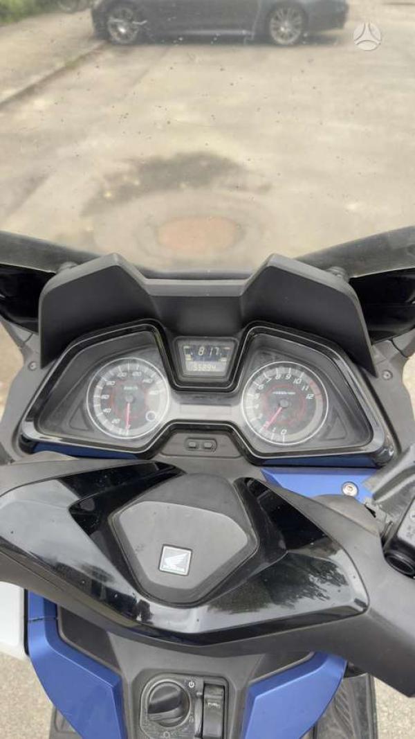 White Honda Forza 2017 in Palanga, with an engine capacity of 0.13 L and mileage of 55 thousand km for 1850 €, photo 5 on AUTOMOTO.COM.LV