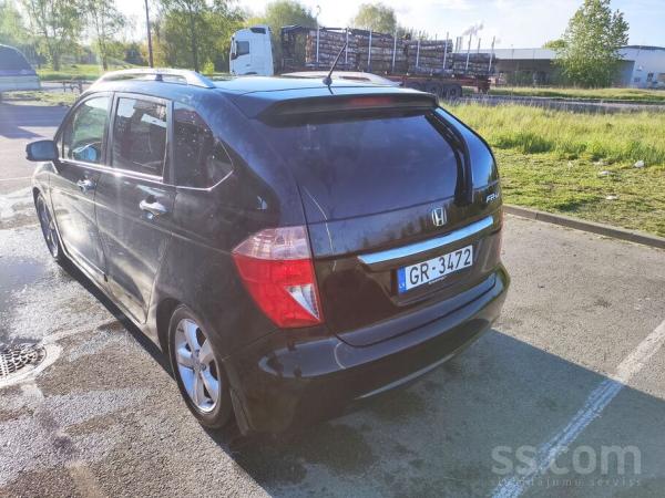 Black Honda FR-V 2007 in Riga, with an engine capacity of 1.80 L and mileage of 313 thousand km for 2400 €, photo 3 on AUTOMOTO.COM.LV