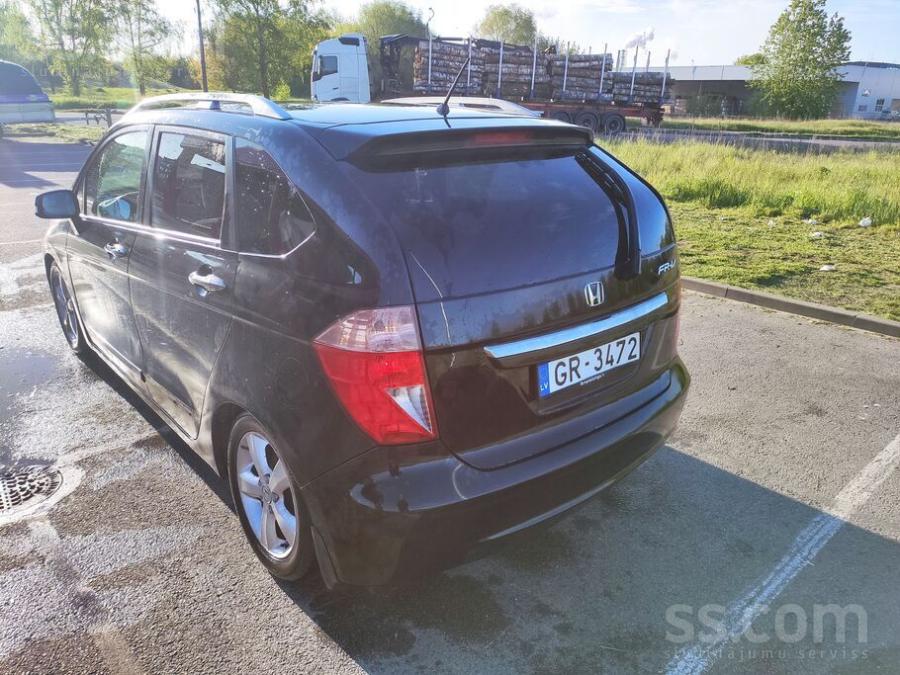 Black Honda FR-V 2007 in Riga, with an engine capacity of 1.80 L and mileage of 313 thousand km for 2400 €, photo 3 on AUTOMOTO.COM.LV