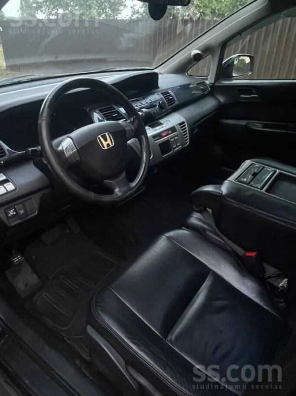 Black Honda FR-V 2007 in Riga, with an engine capacity of 1.80 L and mileage of 350 thousand km for 1990 €, photo 6 on AUTOMOTO.COM.LV
