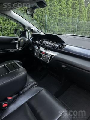 Black Honda FR-V 2007 in Riga, with an engine capacity of 1.80 L and mileage of 350 thousand km for 1990 €, photo 9 on AUTOMOTO.COM.LV