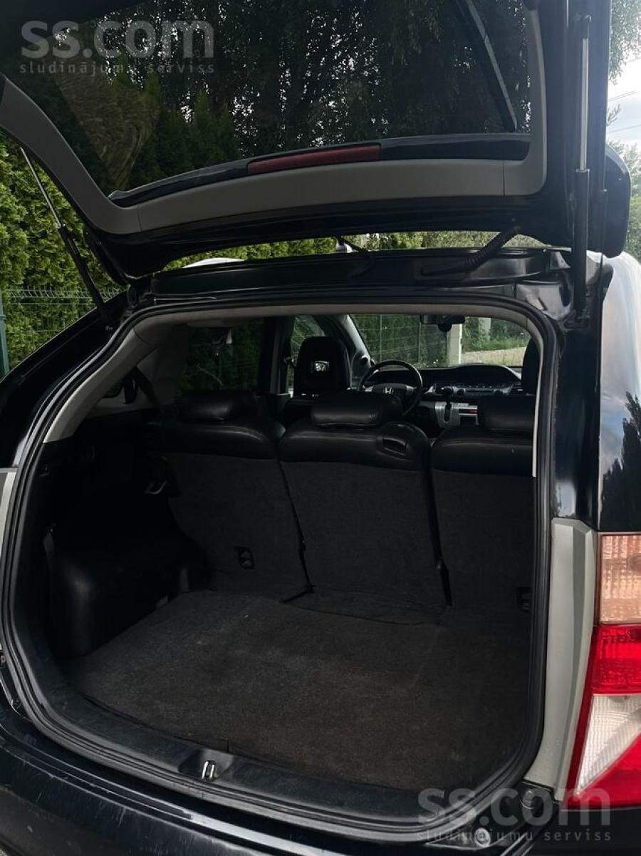 Black Honda FR-V 2007 in Riga, with an engine capacity of 1.80 L and mileage of 350 thousand km for 1990 €, photo 13 on AUTOMOTO.COM.LV