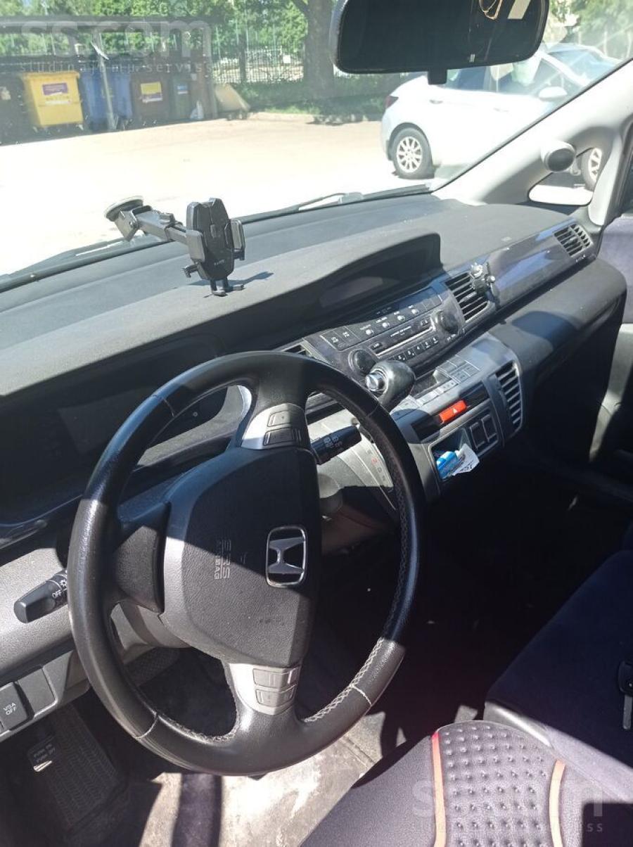 Black Honda FR-V 2008 in Riga, with an engine capacity of 1.80 L and mileage of 270 thousand km for 1200 €, photo 1 on AUTOMOTO.COM.LV