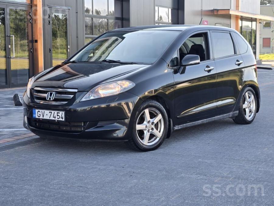 Black Honda FR-V 2008 in Riga, with an engine capacity of 1.80 L and mileage of 311 thousand km for 2290 €, photo 4 on AUTOMOTO.COM.LV