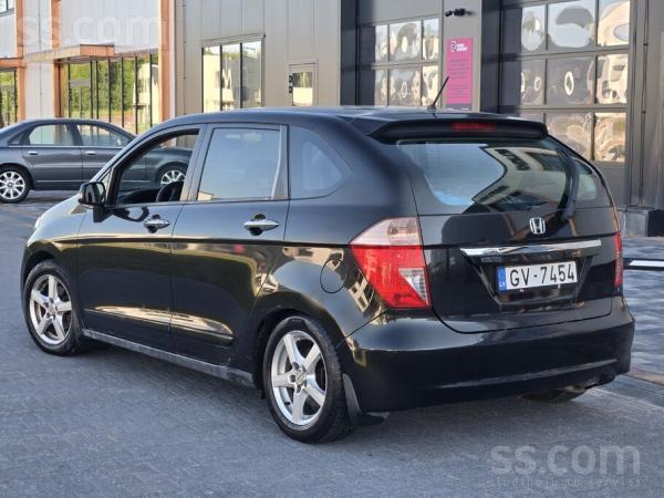 Melns Honda FR-V 2008 Rīga, ar dzinēja tilpumu 1.80 L un nobraukumu 311 tūkst. km par 2290 €, foto 4 vietnē AUTOMOTO.COM.LV