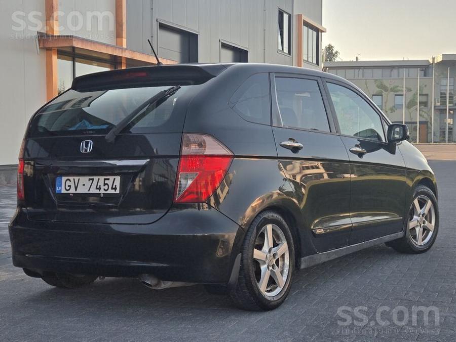 Black Honda FR-V 2008 in Riga, with an engine capacity of 1.80 L and mileage of 311 thousand km for 2290 €, photo 6 on AUTOMOTO.COM.LV