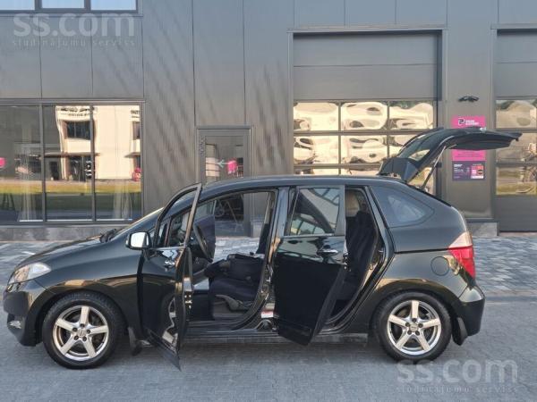 Melns Honda FR-V 2008 Rīga, ar dzinēja tilpumu 1.80 L un nobraukumu 311 tūkst. km par 2290 €, foto 6 vietnē AUTOMOTO.COM.LV