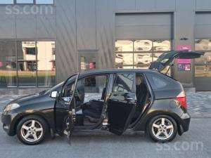 Black Honda FR-V 2008 in Riga, with an engine capacity of 1.80 L and mileage of 311 thousand km for 2290 €, photo 7 on AUTOMOTO.COM.LV