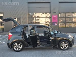 Black Honda FR-V 2008 in Riga, with an engine capacity of 1.80 L and mileage of 311 thousand km for 2290 €, photo 8 on AUTOMOTO.COM.LV