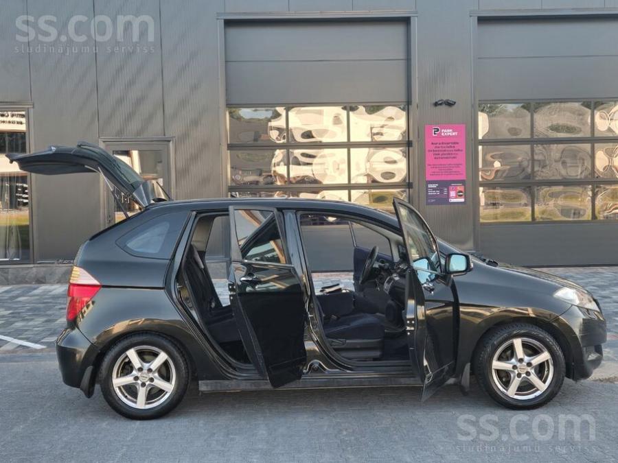 Black Honda FR-V 2008 in Riga, with an engine capacity of 1.80 L and mileage of 311 thousand km for 2290 €, photo 8 on AUTOMOTO.COM.LV