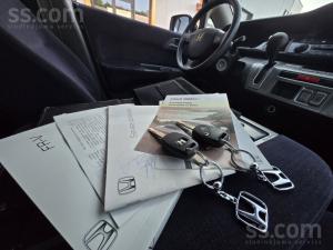 Black Honda FR-V 2008 in Riga, with an engine capacity of 1.80 L and mileage of 311 thousand km for 2290 €, photo 11 on AUTOMOTO.COM.LV