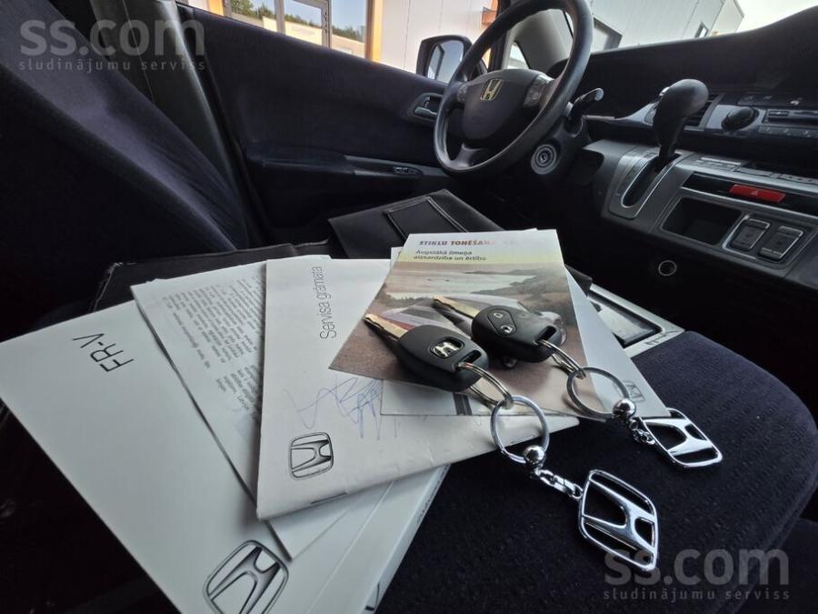 Black Honda FR-V 2008 in Riga, with an engine capacity of 1.80 L and mileage of 311 thousand km for 2290 €, photo 11 on AUTOMOTO.COM.LV