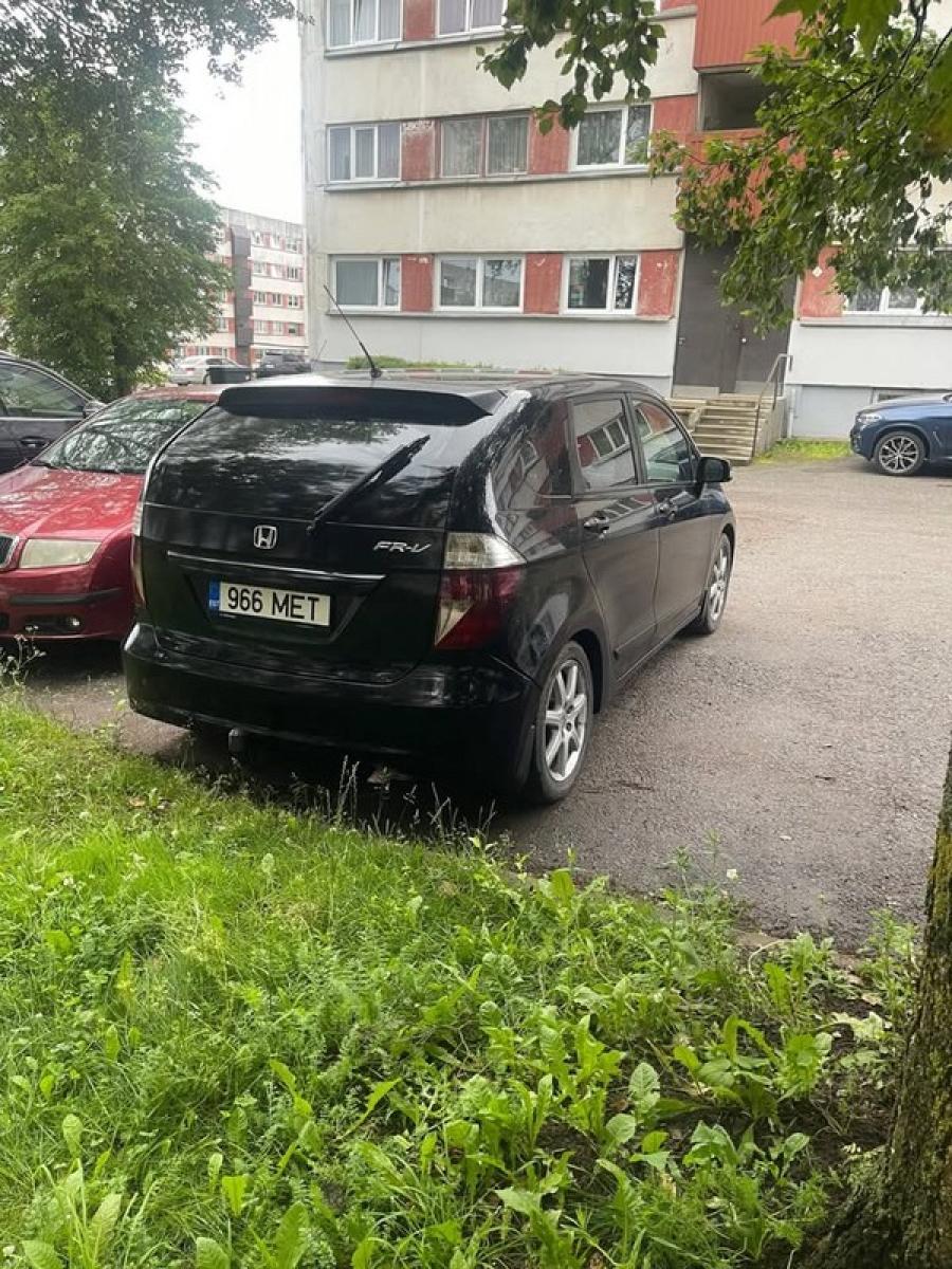 Melns Honda FR-V 2006 Kohtla-Jerve, ar dzinēja tilpumu 1.60 L un nobraukumu 37 tūkst. km par 1500 €, foto 9 vietnē AUTOMOTO.COM.LV