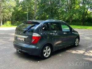 Melns Honda FR-V 2005 Rīga, ar dzinēja tilpumu 2.20 L un nobraukumu 0 tūkst. km par 890 €, foto 6 vietnē AUTOMOTO.COM.LV