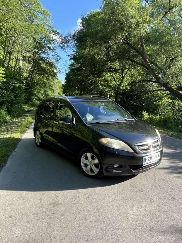 Black Honda FR-V 2007 in Gargzdai, with an engine capacity of 2.20 L and mileage of 282 thousand km for 1800 €, photo 3 on AUTOMOTO.COM.LV