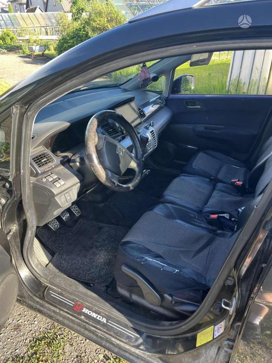 Black Honda FR-V 2007 in Gargzdai, with an engine capacity of 2.20 L and mileage of 282 thousand km for 1800 €, photo 9 on AUTOMOTO.COM.LV