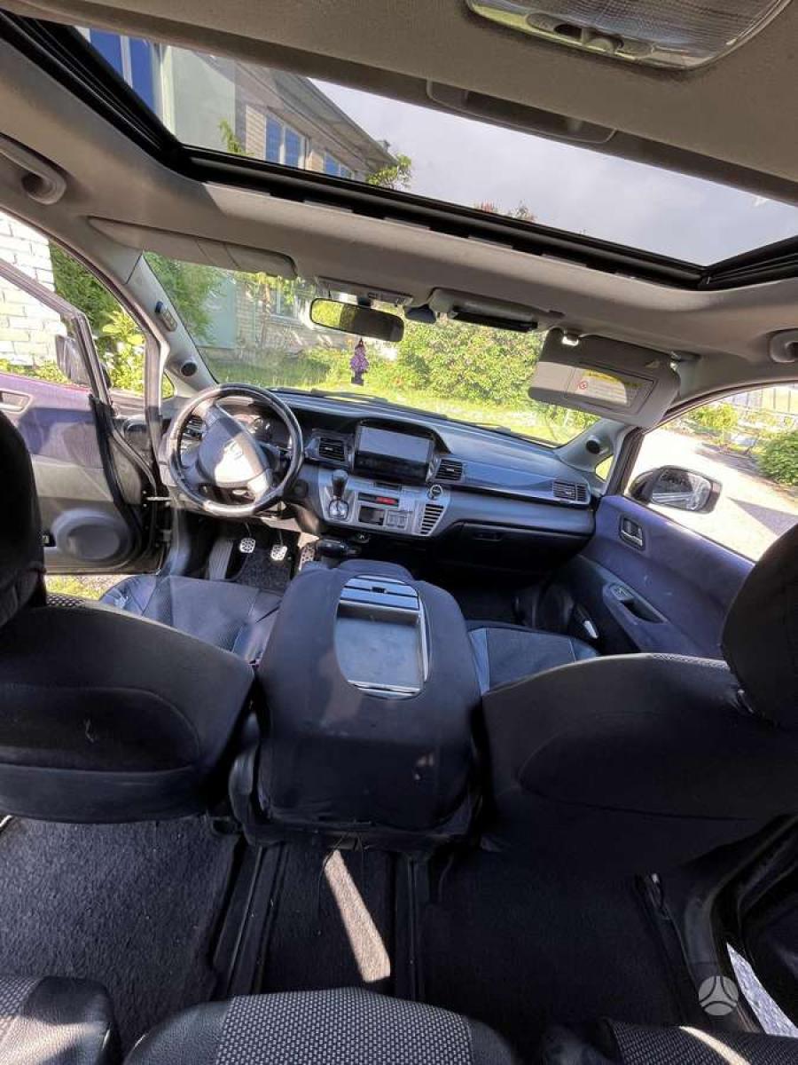 Black Honda FR-V 2007 in Gargzdai, with an engine capacity of 2.20 L and mileage of 282 thousand km for 1800 €, photo 10 on AUTOMOTO.COM.LV