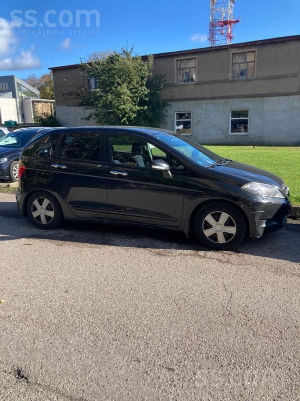 Black Honda FR-V 2007 in Riga, with an engine capacity of 1.80 L and mileage of 317 thousand km for 1200 €, photo 2 on AUTOMOTO.COM.LV
