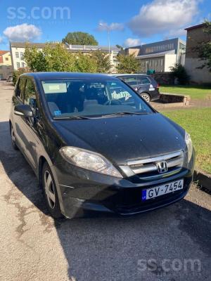 Melns Honda FR-V 2007 Rīga, ar dzinēja tilpumu 1.80 L un nobraukumu 317 tūkst. km par 1200 €, foto 4 vietnē AUTOMOTO.COM.LV